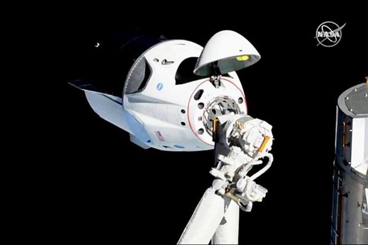 Spacex Crew Dragon Suffers An Anomaly During Engine Test Smoke Visible
