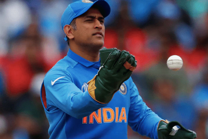 MS Dhoni removes controversial Army Insignia from wicketkeeping gloves ...