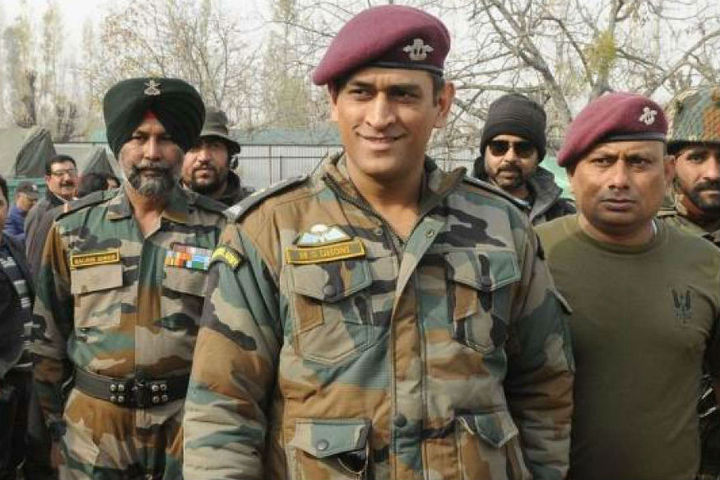 Lieutenant Colonel MS Dhoni celebrated 73rd Independence day in Ladakh ...