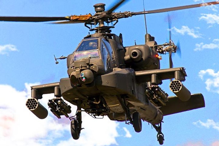 8 AH-64E Apache attack helicopters inducted into IAF at Pathankot Air ...