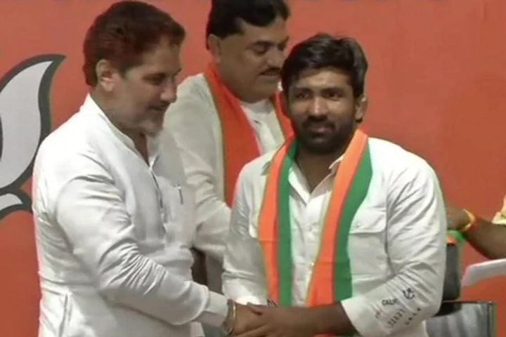 Wrestler Yogeshwar Dutt, Former Hockey player Sandeep Singh join BJP ... Wrestler Yogeshwar Dutt, Former Hockey player Sandeep Singh join BJP ...