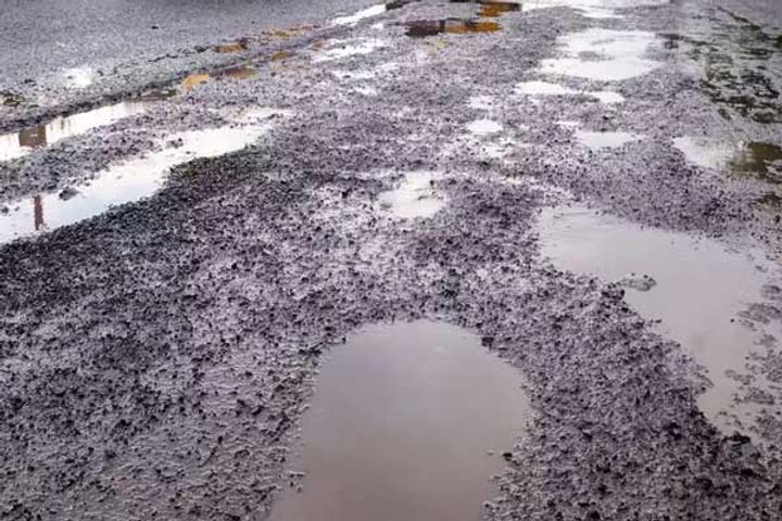 Bad roads, potholes marked on Google Maps with a smartphone, thanks to ...