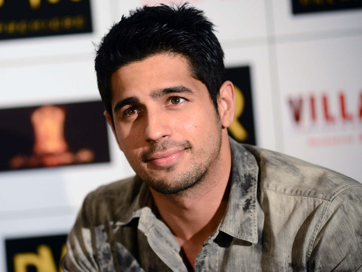 Entertainment Gallery : The Most Handsome Bollywood Actors | Shortpedia