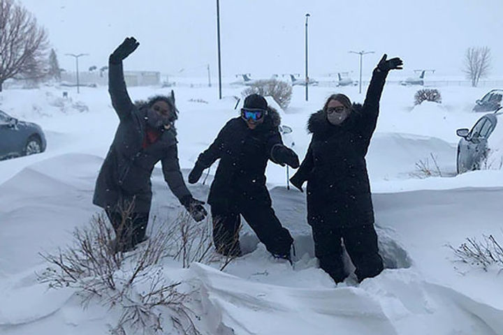 US Meteorologists get stuck in Cheyenne officer for 5 days after roads ...