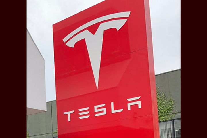 Tesla fired dozens of gigafactory workers in New York after union ...